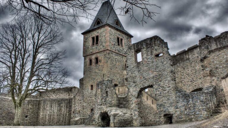 Top 10 Abandoned Castles Around the World: A Journey Through History ...