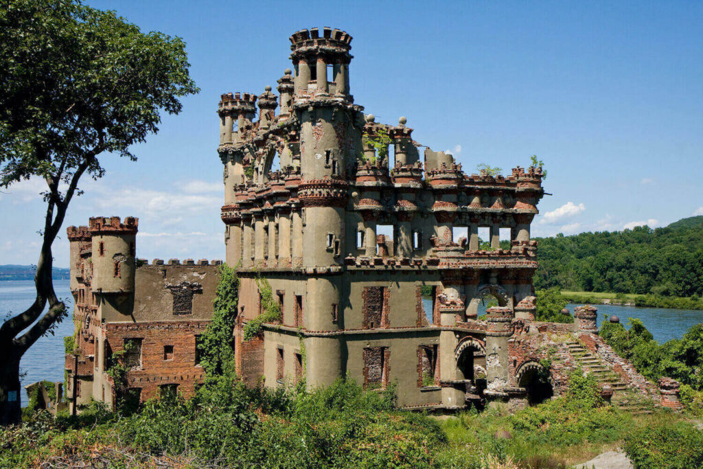 Top 10 Abandoned Castles Around the World: A Journey Through History ...
